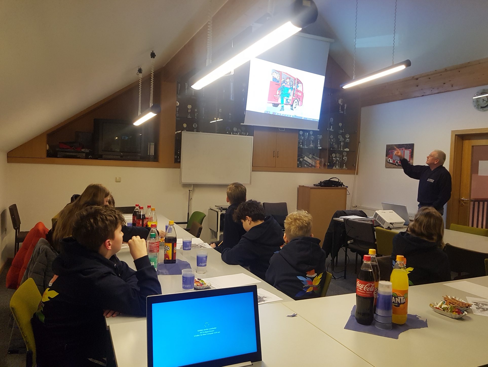 Jugendfeuerwehr erhält UVV-Unterweisung – Feuerwehr Hohenaverbergen