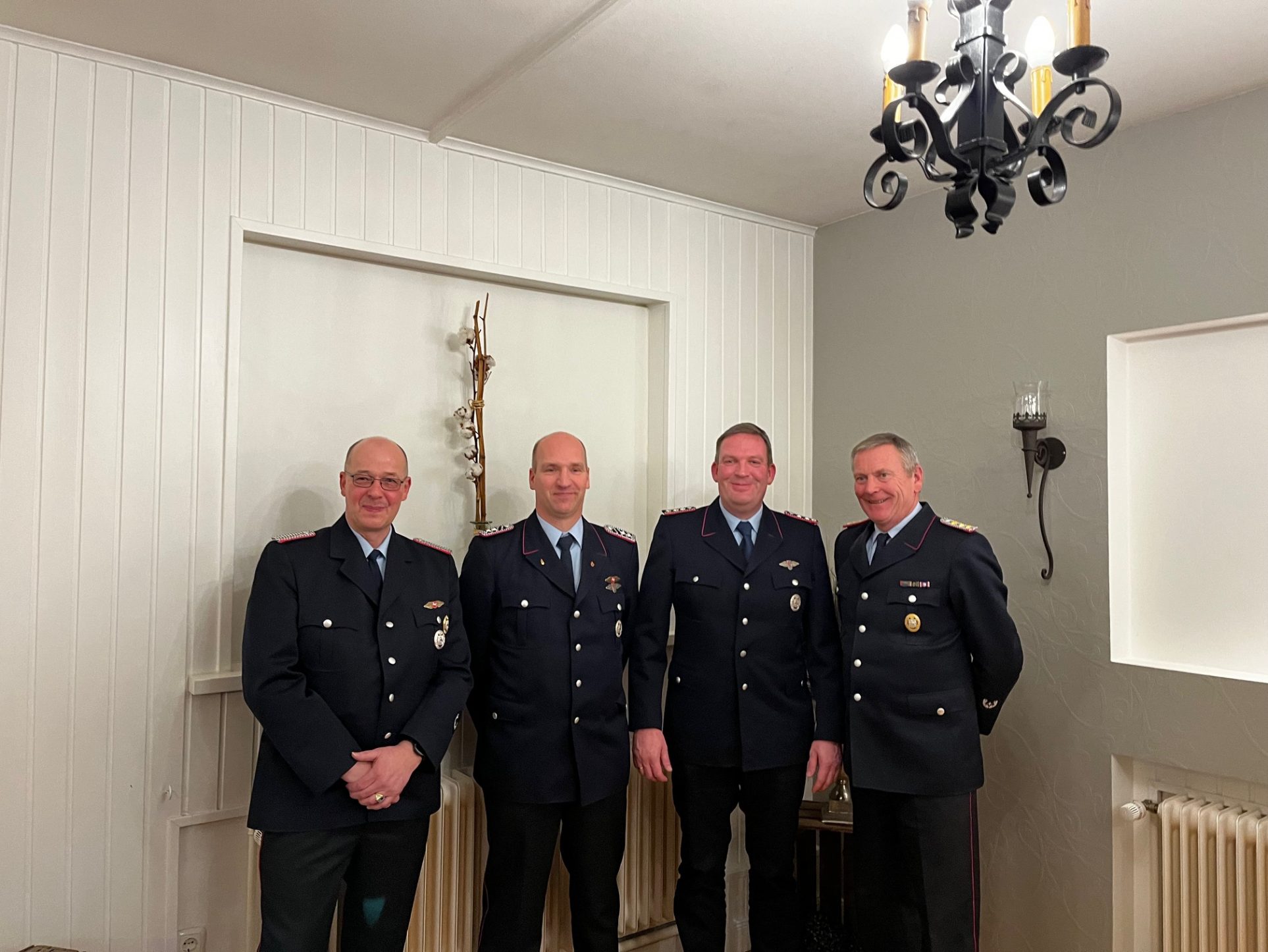 Führungswechsel und langjährige Ehrungen bei der Ortsfeuerwehr Hohen ...